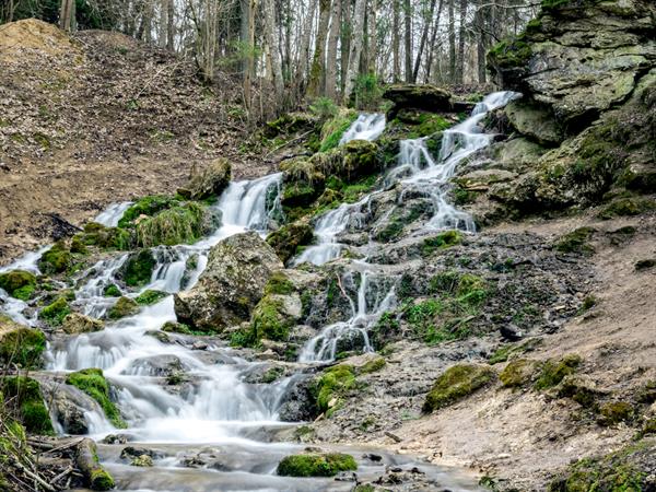 Ūdenskrituma jauda — uzdevums. Fizika (Skola2030), Fizika I.