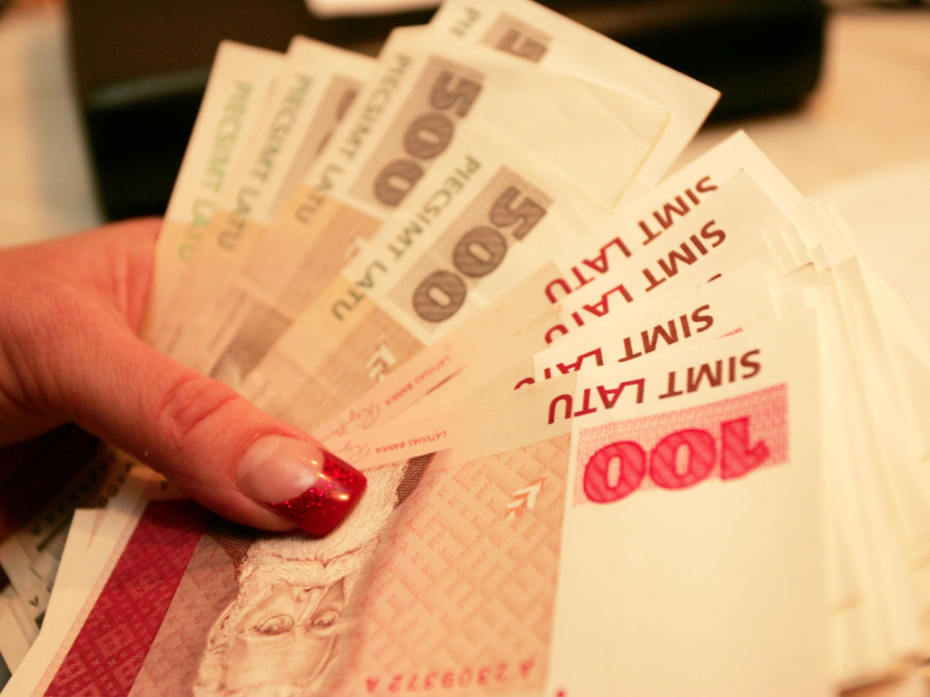 Kādi bija un ir naudas veidi? — teorija. Sociālās zinības un vēsture ...