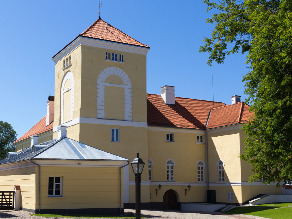 Arhitektūras un pilsētbūvniecības pieminekļi, pilis Latvijā — teorija ...