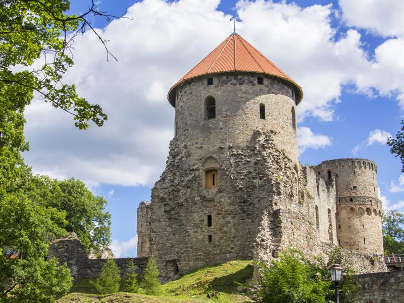 Arhitektūras un pilsētbūvniecības pieminekļi, pilis Latvijā — teorija ...