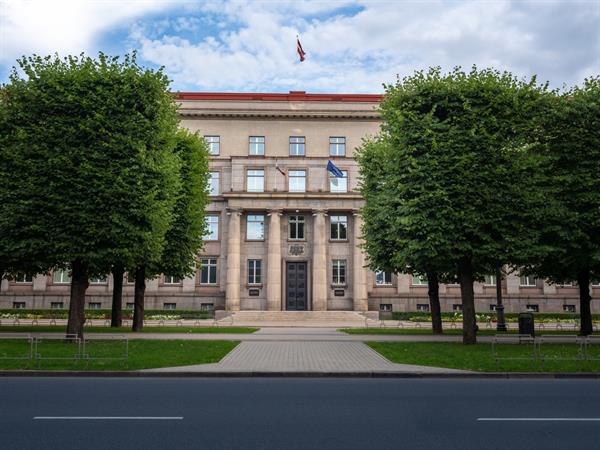 Varas trīs daļas – likumdošanas, izpildvara, tiesu vara — teorija ...