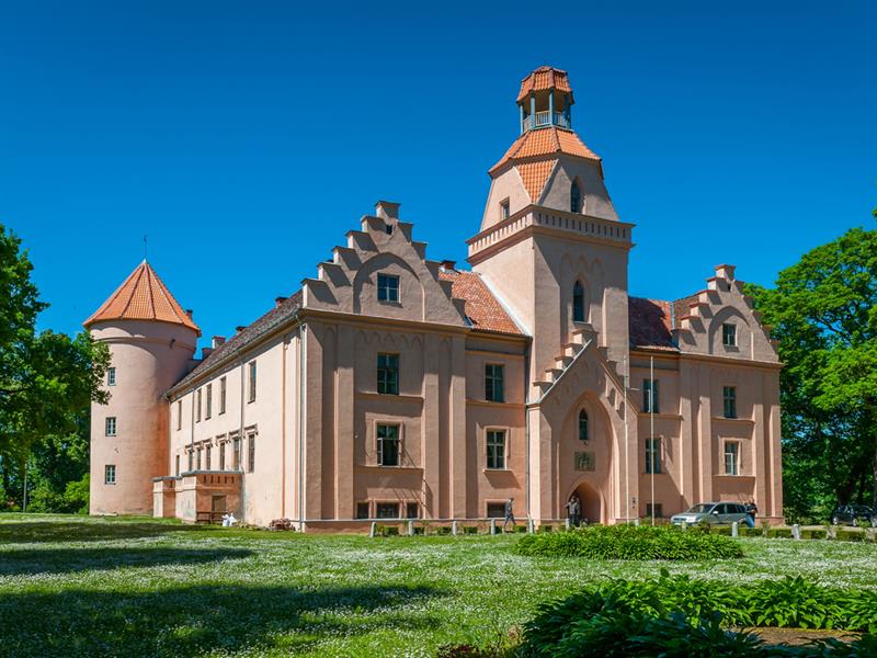 Arhitektūras un pilsētbūvniecības pieminekļi, pilis Latvijā — teorija ...