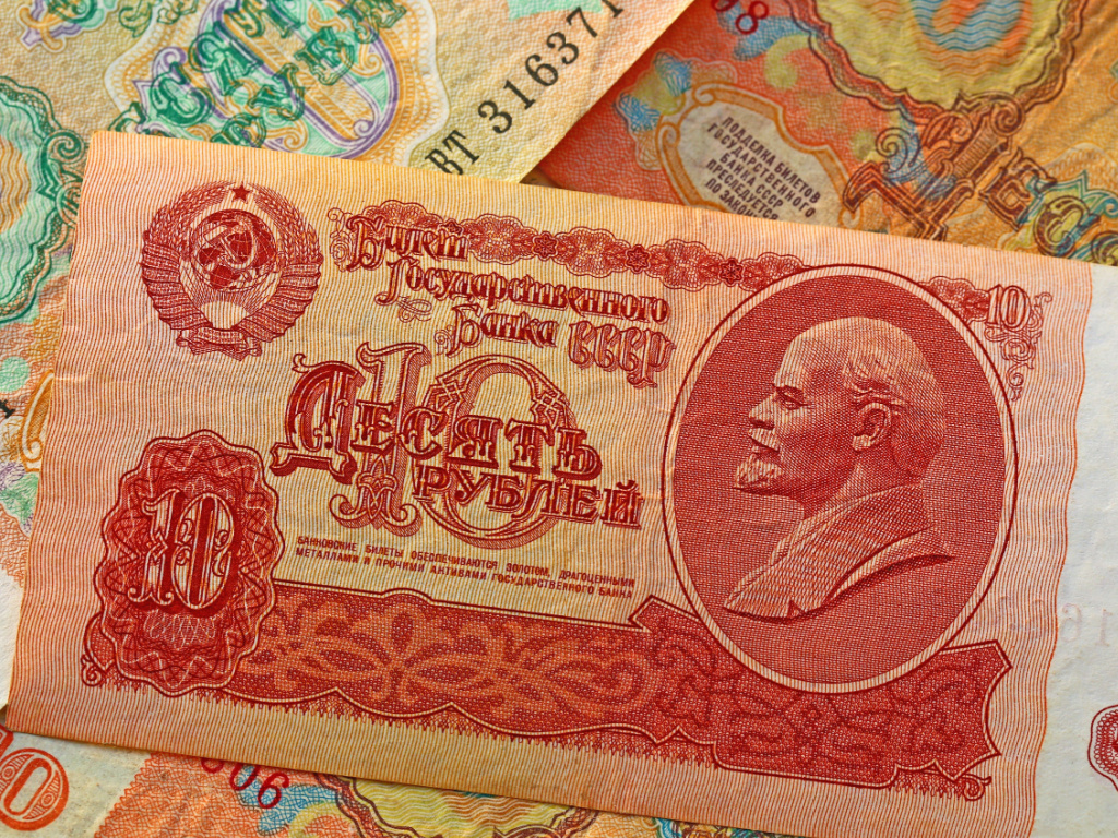 Kādi bija un ir naudas veidi? — teorija. Sociālās zinības un vēsture ...